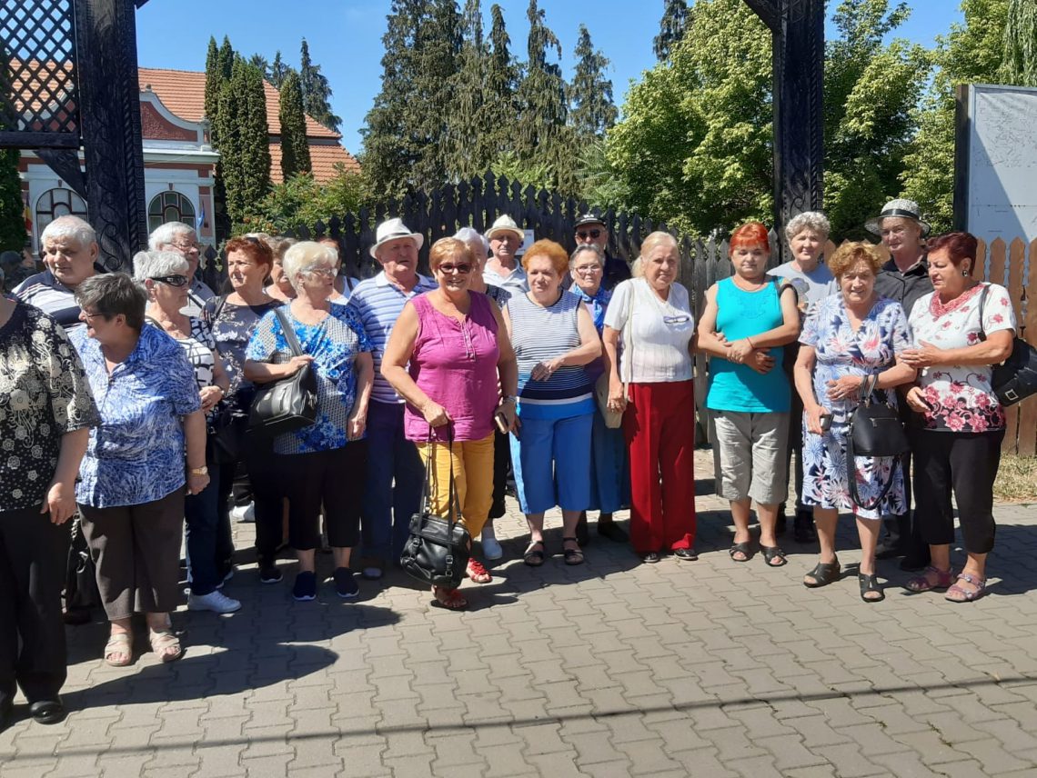 Seniorii beneficiari ai proiectului „Pune suflet pentru bunici ...