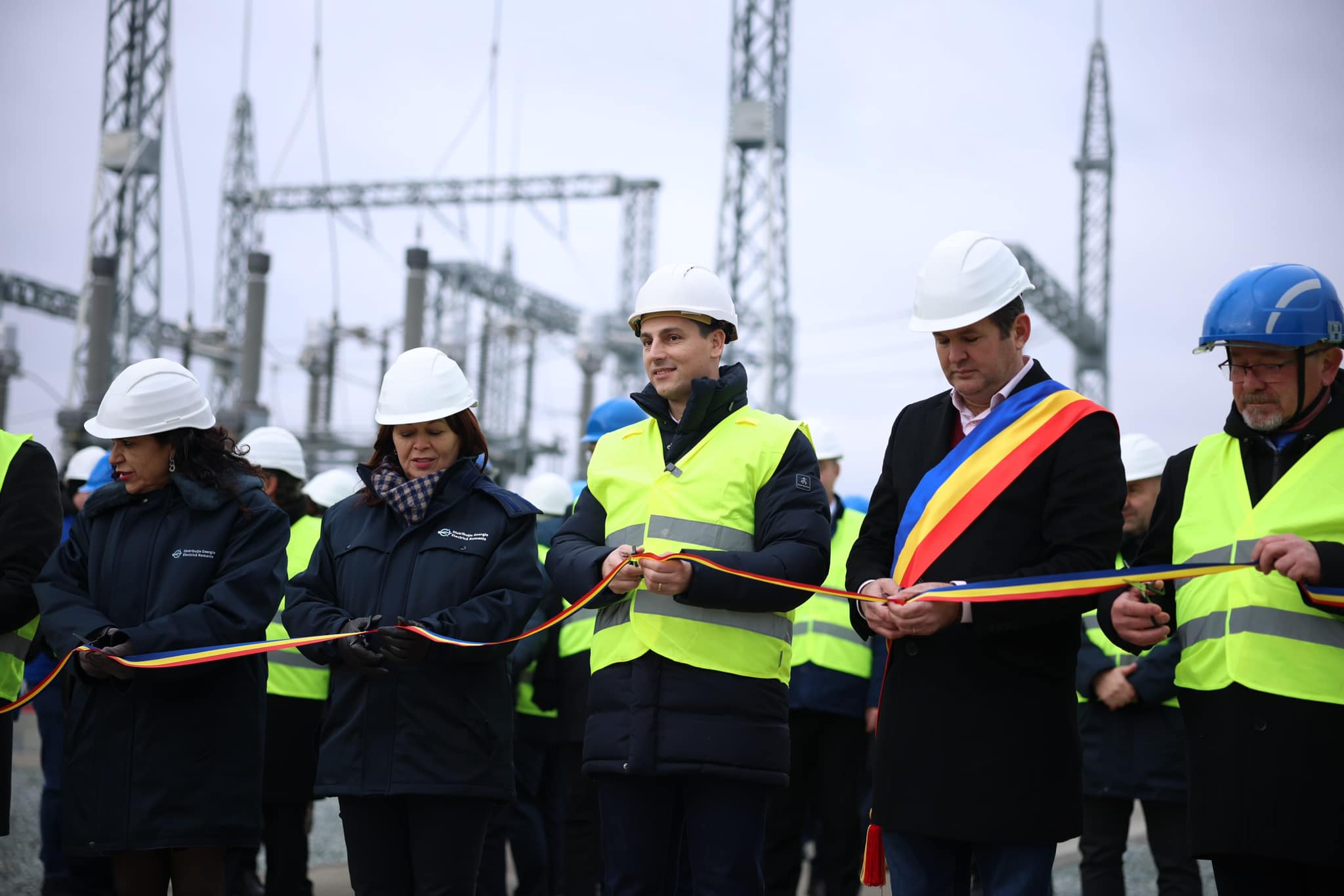 Stație electrică de transformare și peste 40 de km de rețea electrică ...