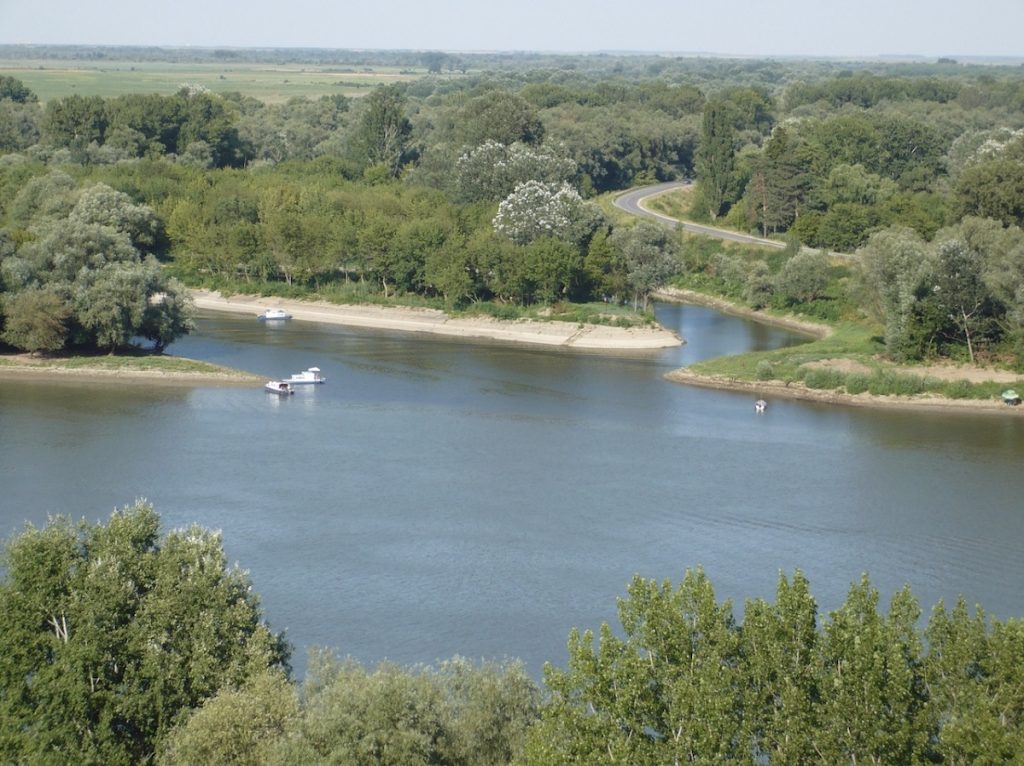 Încă 7 ucraineni au trecut înot râul Tisa, pentru a ajunge în România ...