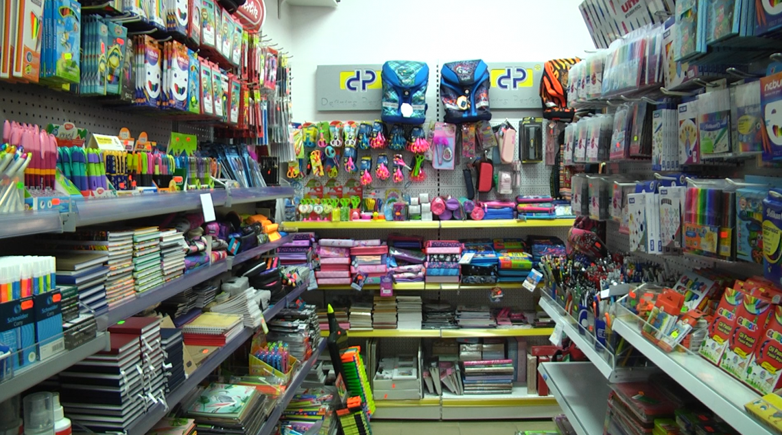 Începe goana după rechizite. Vezi care sunt ofertele magazinelor de ...