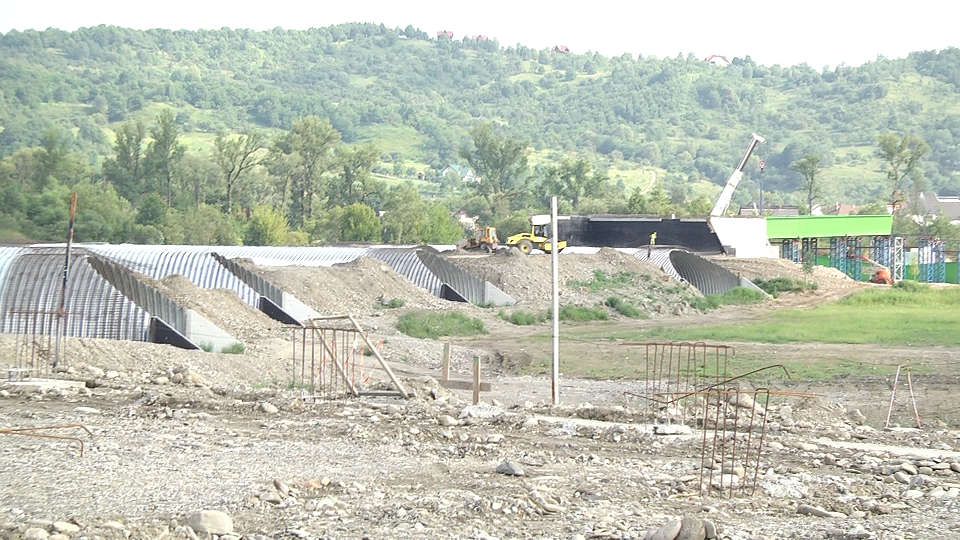 REPORTAJUL ZILEI: Lucrările la noul pod peste râul Tisa, executate în ...